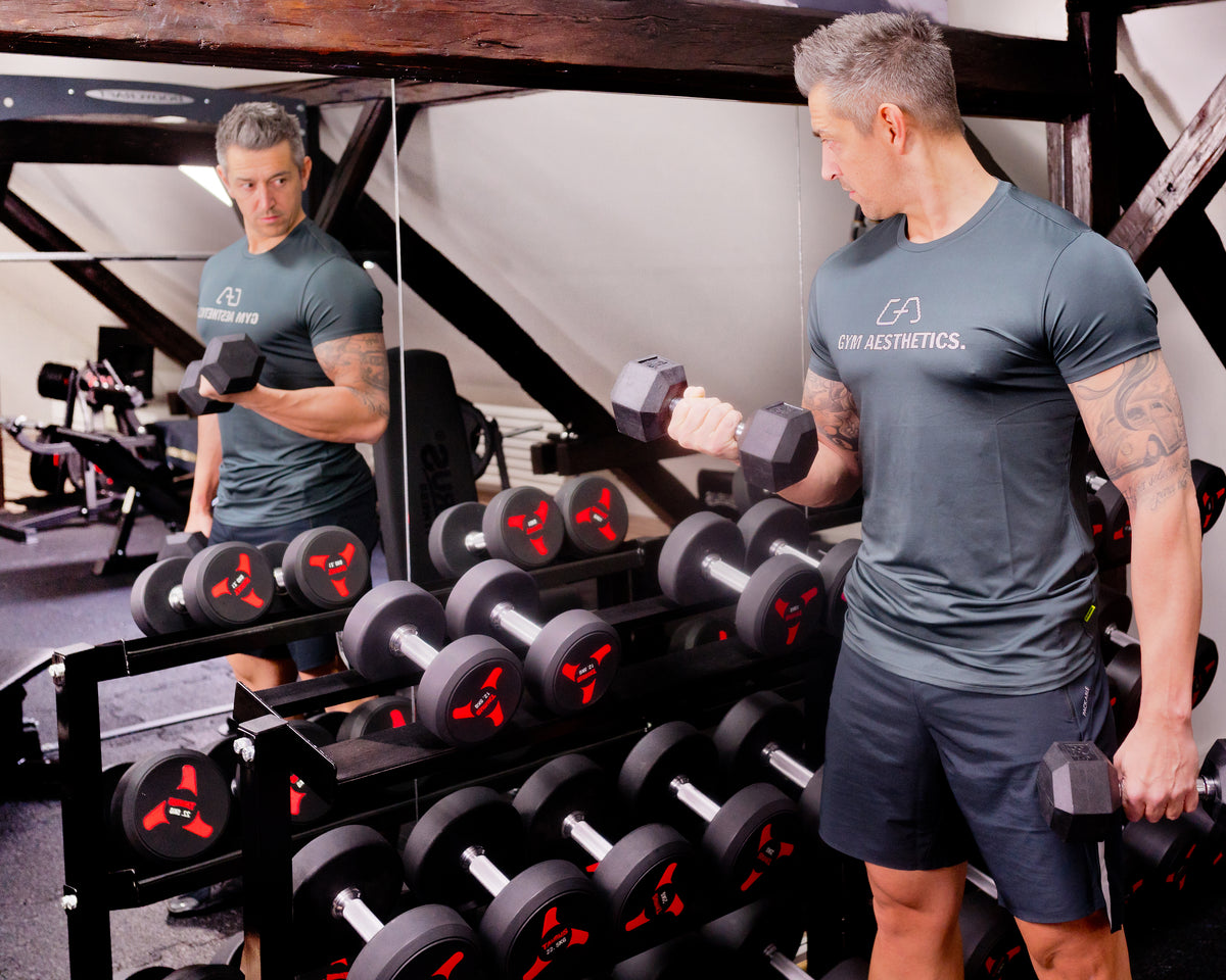 Biceps curls – How to work out properly with a dumbbell? – Gym Aesthetics